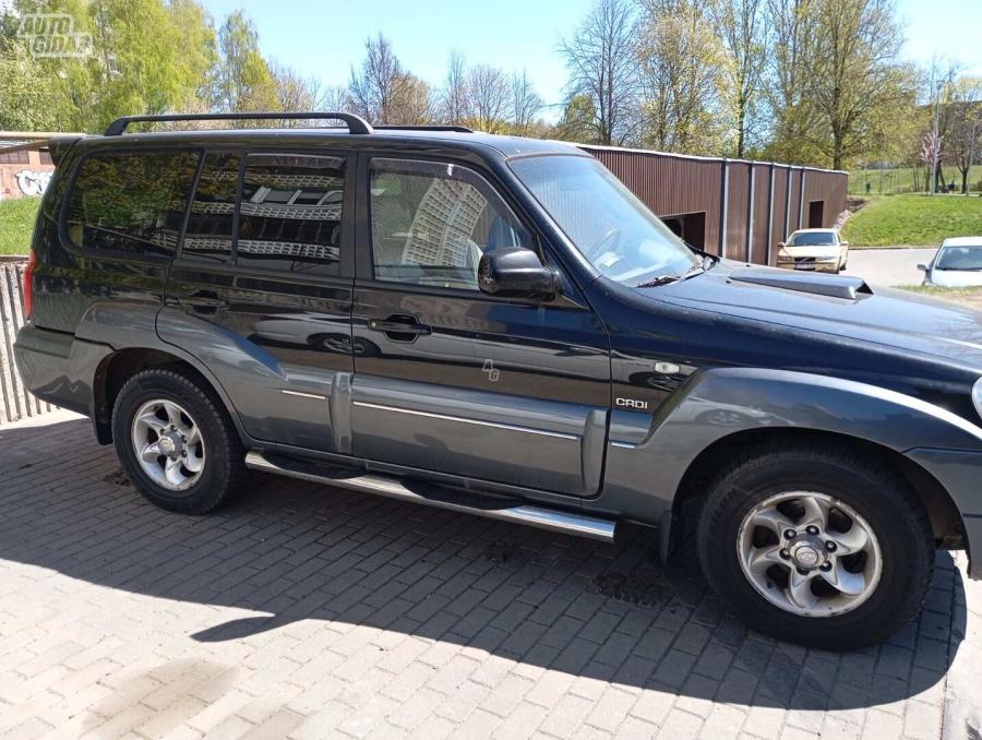 Black Hyundai Terracan 2006 in Vilnius, with an engine capacity of 2.90 L and mileage of 290 thousand km for 2350 €, photo 3 on AUTOMOTO.COM.LV