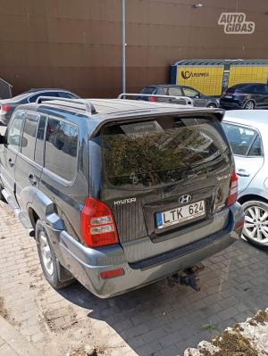 Black Hyundai Terracan 2006 in Vilnius, with an engine capacity of 2.90 L and mileage of 290 thousand km for 2350 €, photo 4 on AUTOMOTO.COM.LV