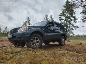 Black Hyundai Terracan 2006 in Riga, with an engine capacity of 2.90 L and mileage of 304 thousand km for 3800 €, photo 3 on AUTOMOTO.COM.LV