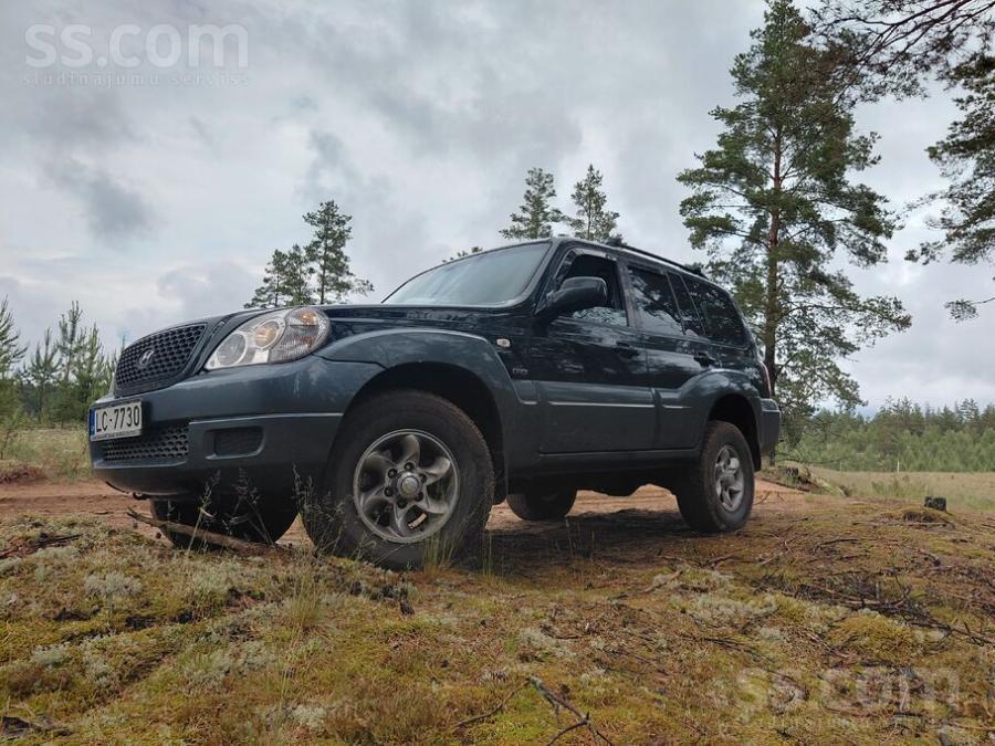 Black Hyundai Terracan 2006 in Riga, with an engine capacity of 2.90 L and mileage of 304 thousand km for 3800 €, photo 3 on AUTOMOTO.COM.LV
