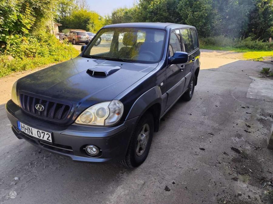 Blue Hyundai Terracan 2001 in Kretinga, with an engine capacity of 2.48 L and mileage of 250 thousand km for 1450 €, photo 1 on AUTOMOTO.COM.LV