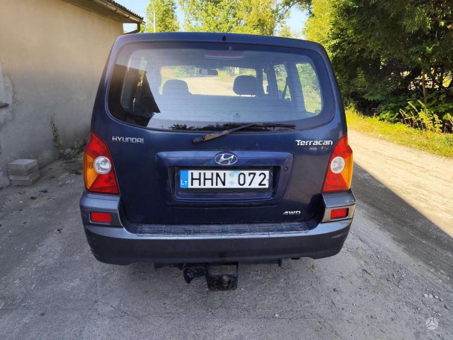 Blue Hyundai Terracan 2001 in Kretinga, with an engine capacity of 2.48 L and mileage of 250 thousand km for 1450 €, photo 6 on AUTOMOTO.COM.LV