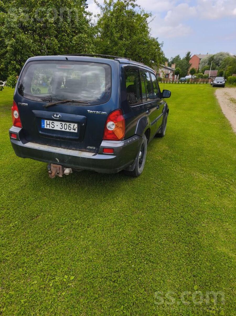 Blue Hyundai Terracan 2002 in Dobele, with an engine capacity of 2.90 L and mileage of 237 thousand km for 1800 €, photo 5 on AUTOMOTO.COM.LV