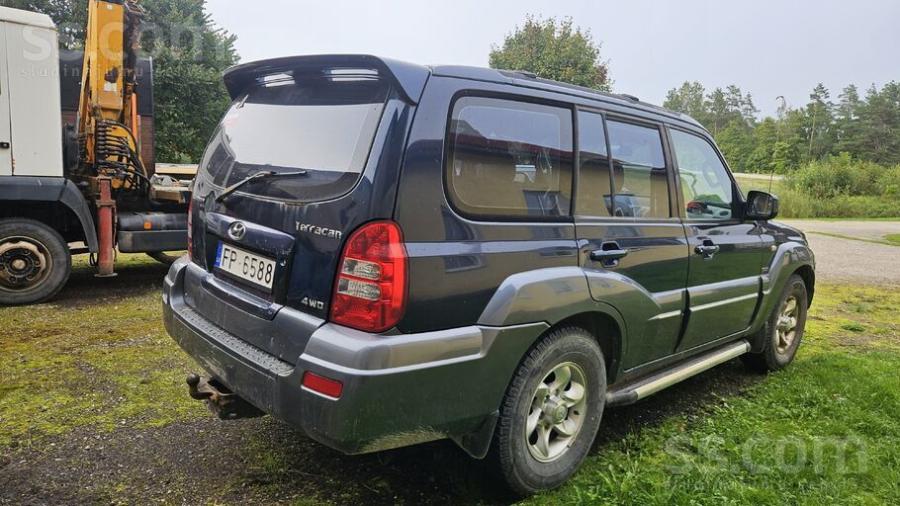 Blue Hyundai Terracan 2005 in Madona, with an engine capacity of 2.90 L and mileage of 0 thousand km for 1800 €, photo 1 on AUTOMOTO.COM.LV