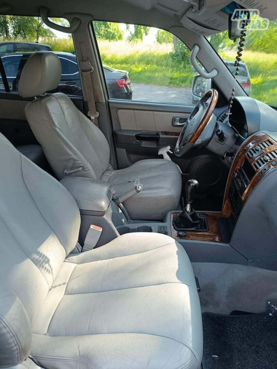 Hyundai Terracan 2007 in Marijampole, with an engine capacity of 2.90 L and mileage of 245 thousand km for 1950 €, photo 6 on AUTOMOTO.COM.LV