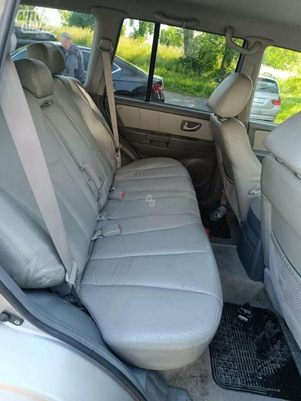 Hyundai Terracan 2007 in Marijampole, with an engine capacity of 2.90 L and mileage of 245 thousand km for 1950 €, photo 9 on AUTOMOTO.COM.LV