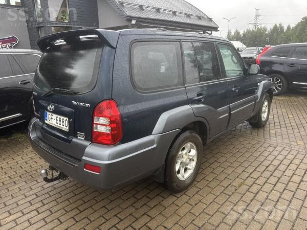 Green Hyundai Terracan 2006 in Talsi, with an engine capacity of 2.90 L and mileage of 366 thousand km for 2000 €, photo 4 on AUTOMOTO.COM.LV