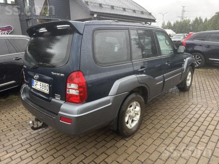 Zaļš Hyundai Terracan 2006 Talsi, ar dzinēja tilpumu 2.90 L un nobraukumu 366 tūkst. km par 2000 €, foto 5 vietnē AUTOMOTO.COM.LV