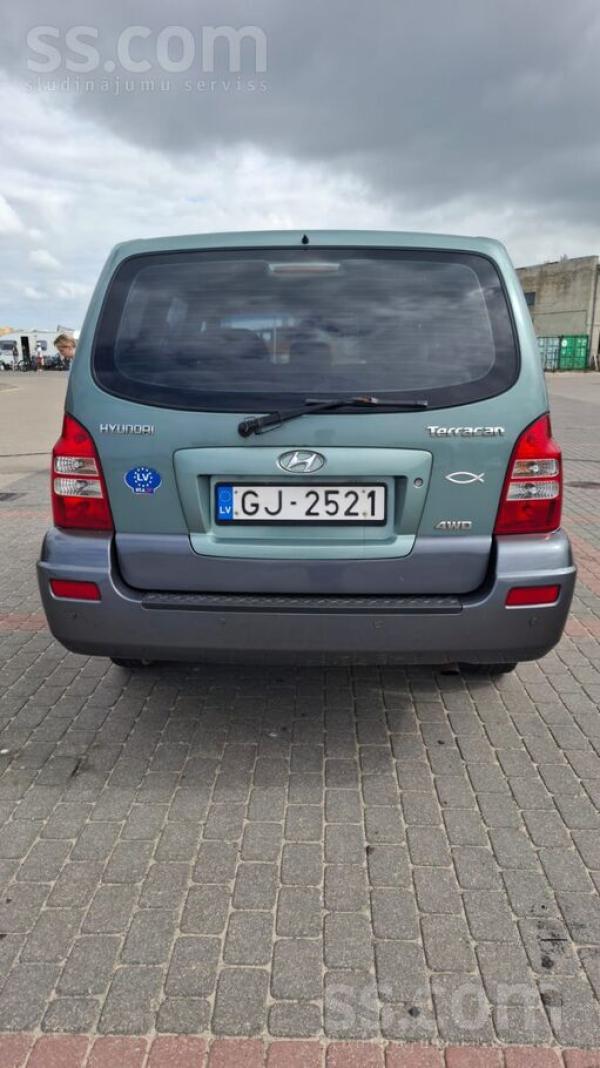 Green Hyundai Terracan 2007 in Ventspils, with an engine capacity of 2.90 L and mileage of 132 thousand km for 4450 €, photo 4 on AUTOMOTO.COM.LV