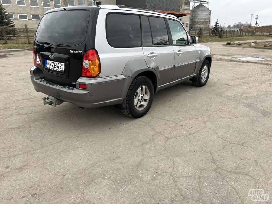 Pelēks Hyundai Terracan 2002 Radviliškis, ar dzinēja tilpumu 2.90 L un nobraukumu 234 tūkst. km par 3600 €, foto 4 vietnē AUTOMOTO.COM.LV