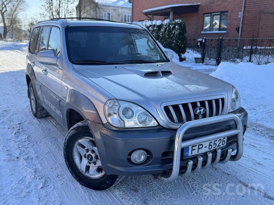 Pelēks Hyundai Terracan 2003 Jelgava, ar dzinēja tilpumu 2.90 L un nobraukumu 254 tūkst. km par 2150 €, foto 1 vietnē AUTOMOTO.COM.LV