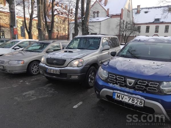 Grey Hyundai Terracan 2005 in Balvi, with an engine capacity of 2.90 L and mileage of 380 thousand km for 2250 €, photo 3 on AUTOMOTO.COM.LV