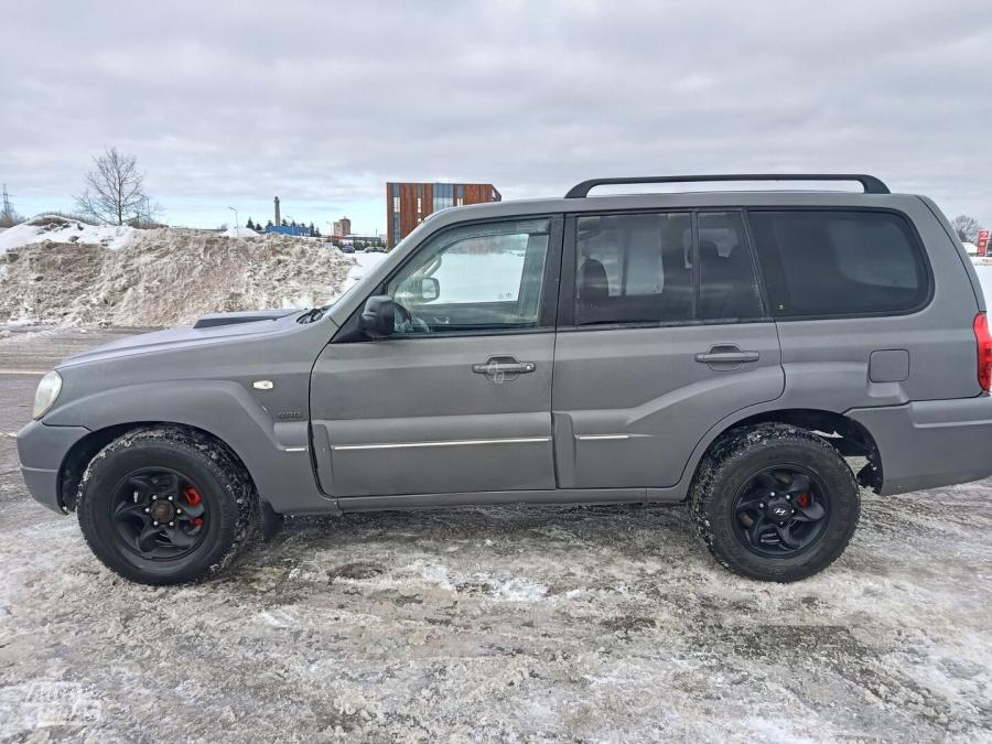 Grey Hyundai Terracan 2005 in Kaunas, with an engine capacity of 2.90 L and mileage of 343 thousand km for 4200 €, photo 8 on AUTOMOTO.COM.LV