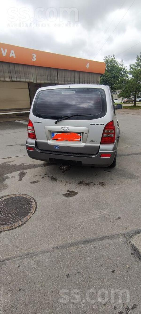 Grey Hyundai Terracan 2005 in Riga, with an engine capacity of 2.90 L and mileage of 240 thousand km for 1550 €, photo 2 on AUTOMOTO.COM.LV