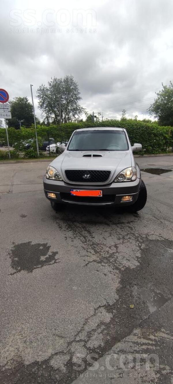Grey Hyundai Terracan 2005 in Riga, with an engine capacity of 2.90 L and mileage of 240 thousand km for 1550 €, photo 5 on AUTOMOTO.COM.LV