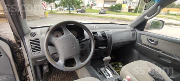Grey Hyundai Terracan 2005 in Riga, with an engine capacity of 2.90 L and mileage of 240 thousand km for 1550 €, photo 7 on AUTOMOTO.COM.LV