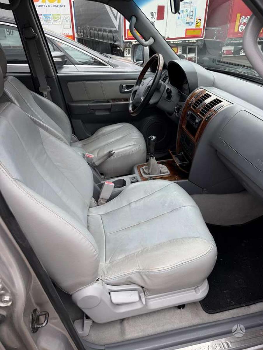 Grey Hyundai Terracan 2005 in Vilnius, with an engine capacity of 2.90 L and mileage of 302 thousand km for 4200 €, photo 12 on AUTOMOTO.COM.LV