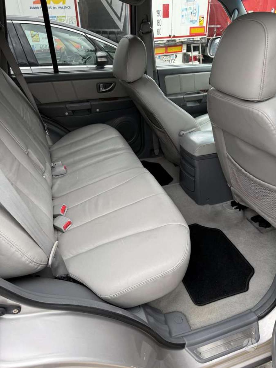 Grey Hyundai Terracan 2005 in Vilnius, with an engine capacity of 2.90 L and mileage of 302 thousand km for 4200 €, photo 15 on AUTOMOTO.COM.LV
