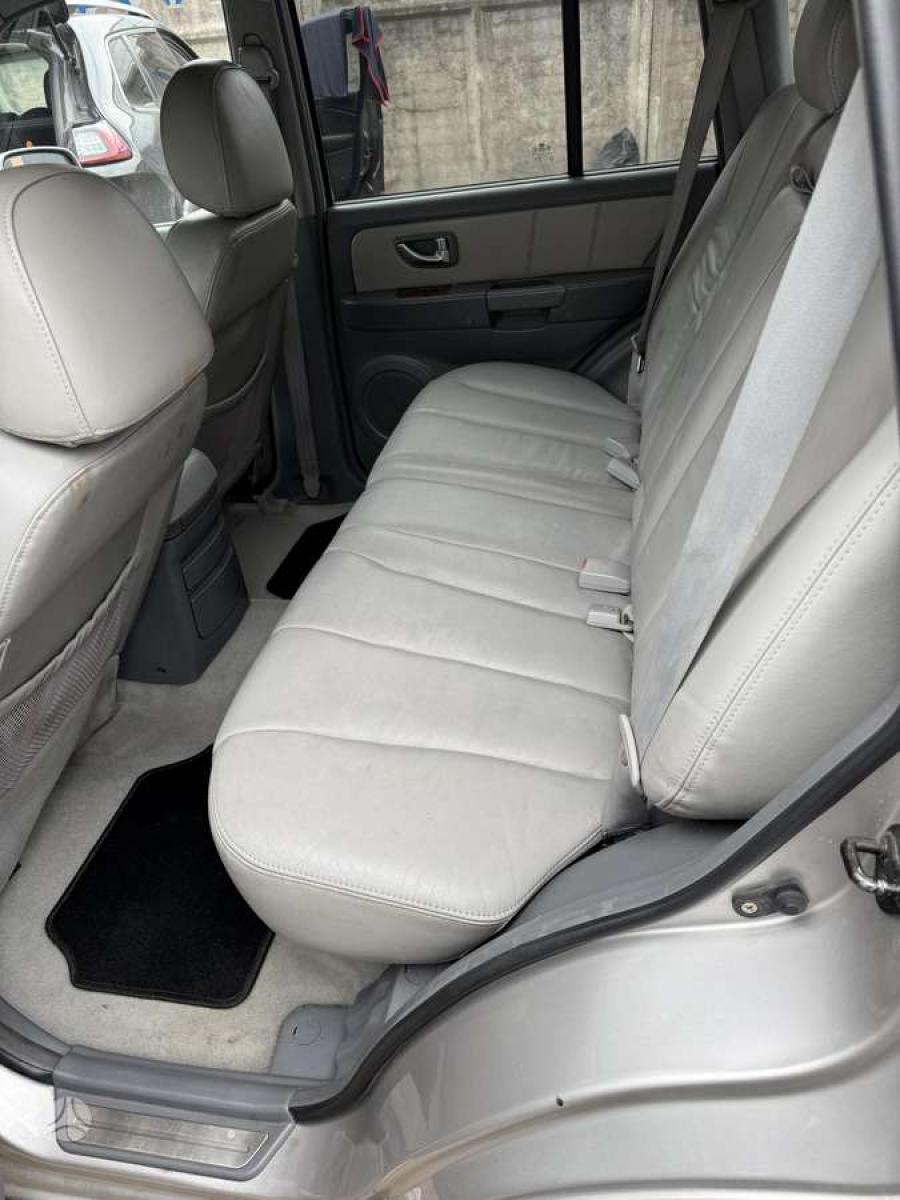 Grey Hyundai Terracan 2005 in Vilnius, with an engine capacity of 2.90 L and mileage of 302 thousand km for 4200 €, photo 16 on AUTOMOTO.COM.LV