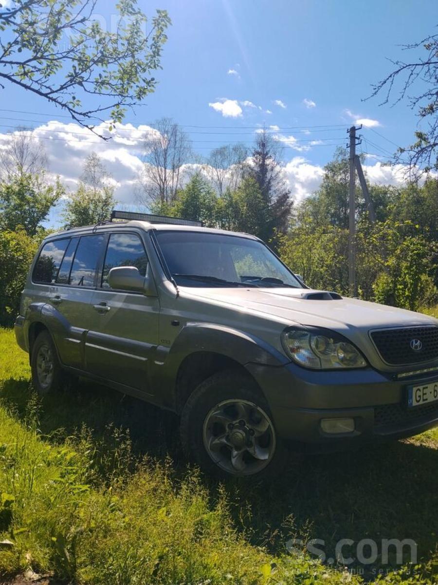 Pelēks Hyundai Terracan 2006 Rēzekne, ar dzinēja tilpumu 2.90 L un nobraukumu 365 tūkst. km par 1300 €, foto 1 vietnē AUTOMOTO.COM.LV
