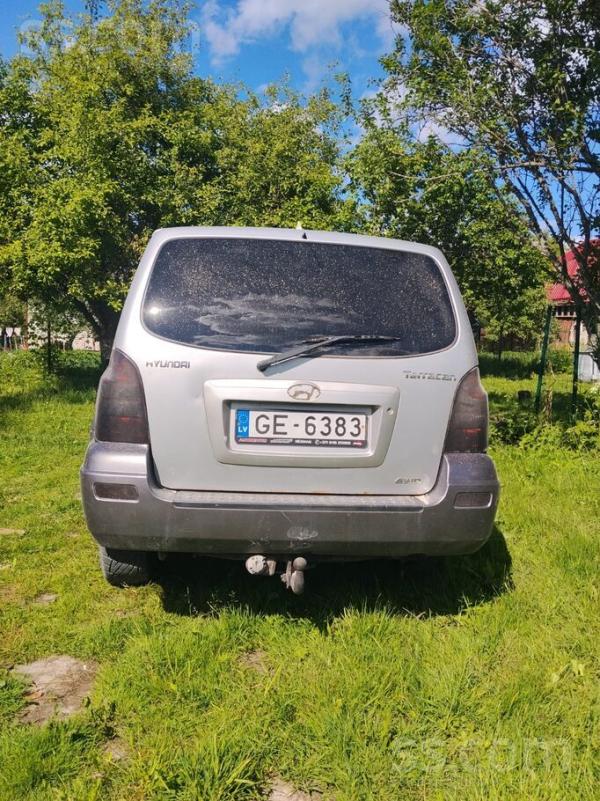Pelēks Hyundai Terracan 2006 Rēzekne, ar dzinēja tilpumu 2.90 L un nobraukumu 365 tūkst. km par 1300 €, foto 5 vietnē AUTOMOTO.COM.LV