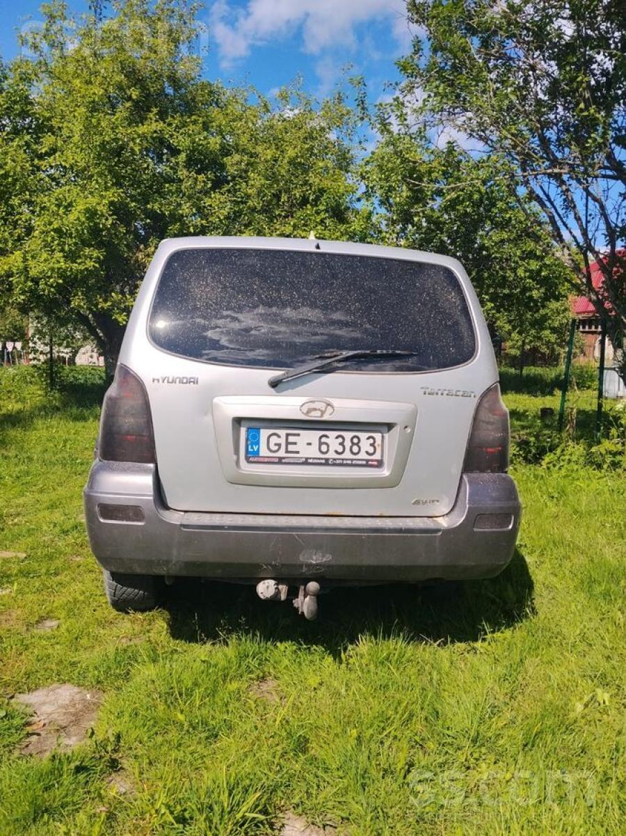 Pelēks Hyundai Terracan 2006 Rēzekne, ar dzinēja tilpumu 2.90 L un nobraukumu 365 tūkst. km par 1300 €, foto 6 vietnē AUTOMOTO.COM.LV