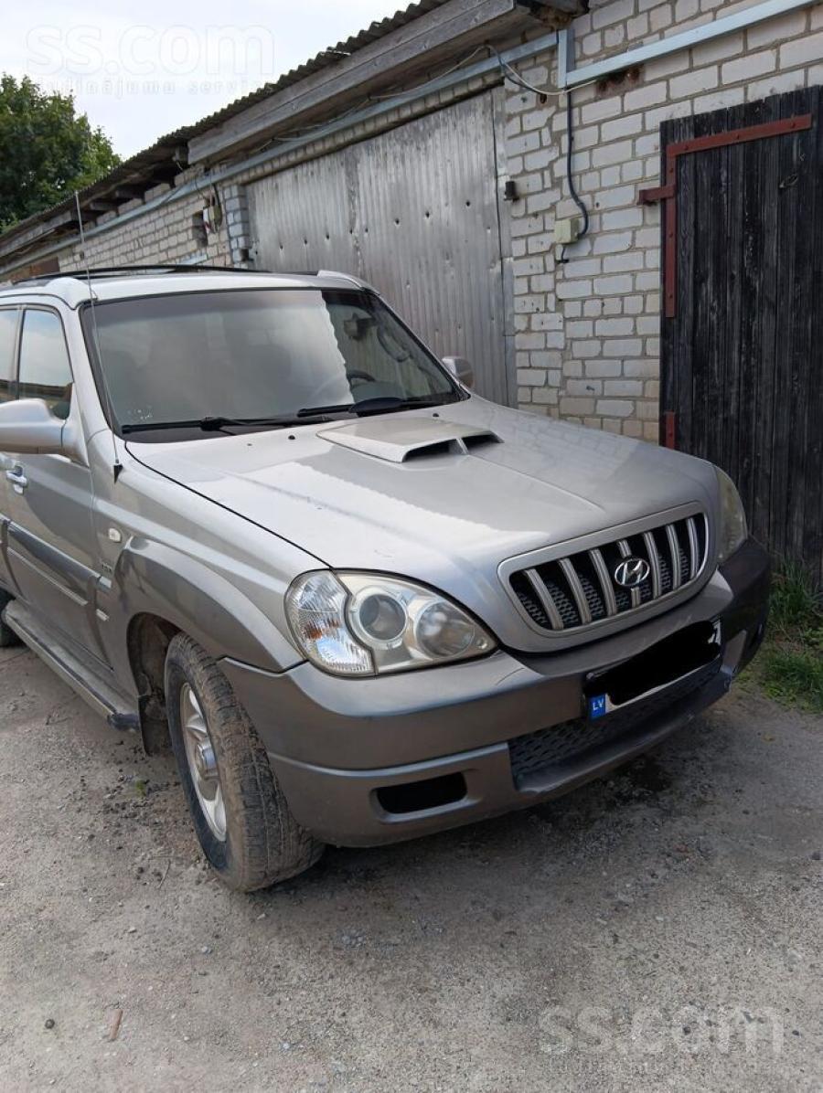 Pelēks Hyundai Terracan 2007 Saldus, ar dzinēja tilpumu 2.90 L un nobraukumu 258 tūkst. km par 1300 €, foto 1 vietnē AUTOMOTO.COM.LV
