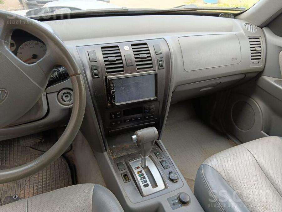 Pelēks Hyundai Terracan 2007 Saldus, ar dzinēja tilpumu 2.90 L un nobraukumu 258 tūkst. km par 1300 €, foto 5 vietnē AUTOMOTO.COM.LV