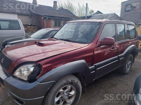 Red Hyundai Terracan 2006 in Ludza, with an engine capacity of 2.90 L and mileage of 260 thousand km for 1950 €, photo 2 on AUTOMOTO.COM.LV