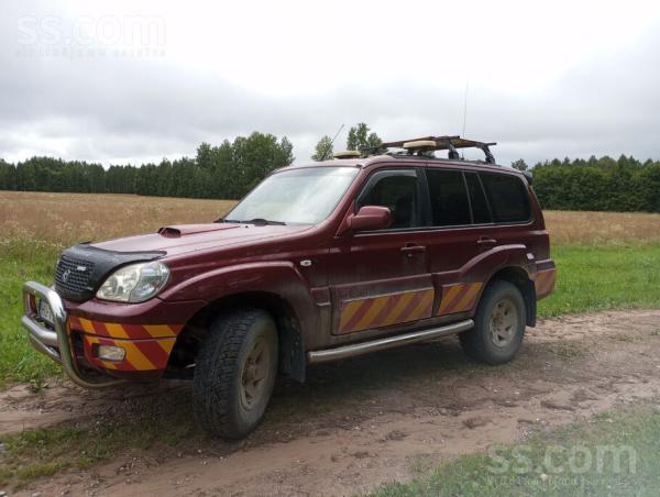 Red Hyundai Terracan 2006 in Limbazi, with an engine capacity of 2.90 L and mileage of 417 thousand km for 4000 €, photo 1 on AUTOMOTO.COM.LV