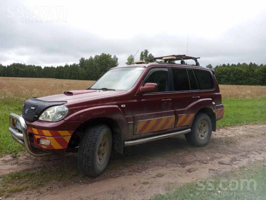 Red Hyundai Terracan 2006 in Limbazi, with an engine capacity of 2.90 L and mileage of 417 thousand km for 4000 €, photo 1 on AUTOMOTO.COM.LV