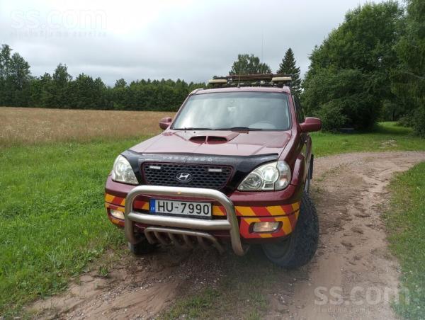 Red Hyundai Terracan 2006 in Limbazi, with an engine capacity of 2.90 L and mileage of 417 thousand km for 4000 €, photo 2 on AUTOMOTO.COM.LV