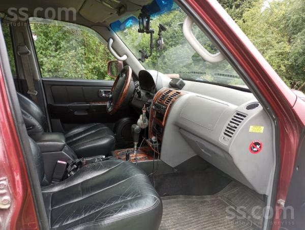Red Hyundai Terracan 2006 in Limbazi, with an engine capacity of 2.90 L and mileage of 417 thousand km for 4000 €, photo 4 on AUTOMOTO.COM.LV