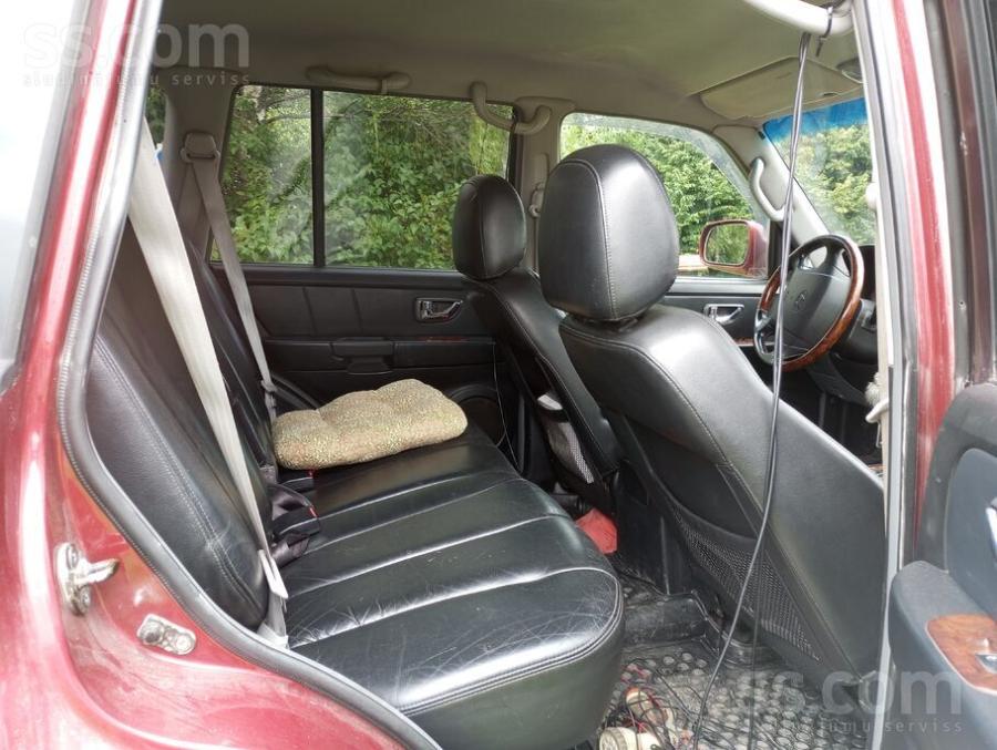 Red Hyundai Terracan 2006 in Limbazi, with an engine capacity of 2.90 L and mileage of 417 thousand km for 4000 €, photo 6 on AUTOMOTO.COM.LV
