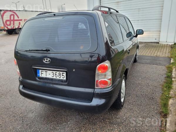 Black Hyundai Trajet 2006 in Riga, with an engine capacity of 2.80 L and mileage of 273 thousand km for 1300 €, photo 4 on AUTOMOTO.COM.LV