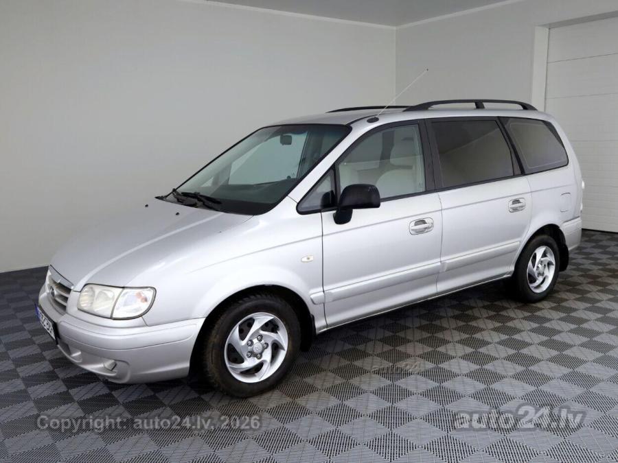 Pelēks Hyundai Trajet 2008 Tallina, ar dzinēja tilpumu 2.00 L un nobraukumu 297 tūkst. km par 999 €, foto 2 vietnē AUTOMOTO.COM.LV