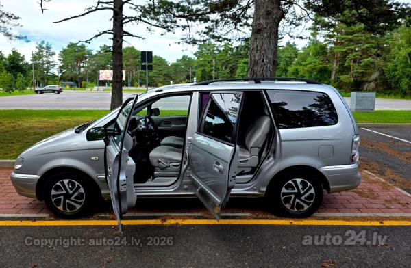 Pelēks Hyundai Trajet 2008 Tallina, ar dzinēja tilpumu 2.00 L un nobraukumu 154 tūkst. km par 2350 €, foto 1 vietnē AUTOMOTO.COM.LV