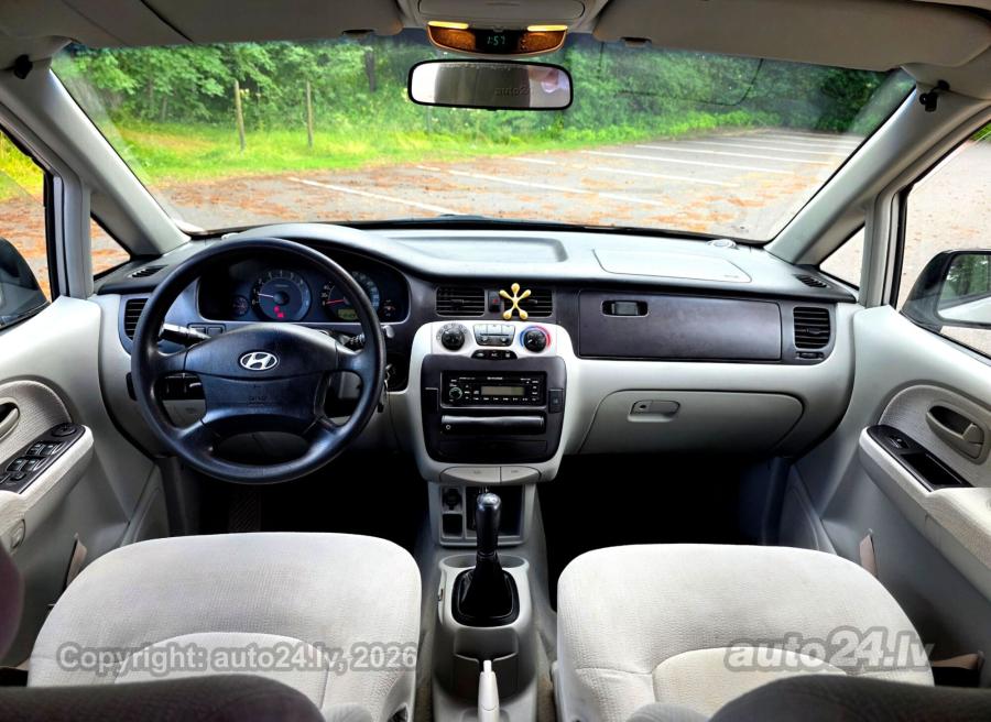 Pelēks Hyundai Trajet 2008 Tallina, ar dzinēja tilpumu 2.00 L un nobraukumu 154 tūkst. km par 2350 €, foto 16 vietnē AUTOMOTO.COM.LV