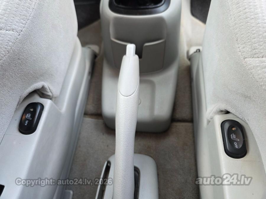 Pelēks Hyundai Trajet 2008 Tallina, ar dzinēja tilpumu 2.00 L un nobraukumu 154 tūkst. km par 2350 €, foto 21 vietnē AUTOMOTO.COM.LV