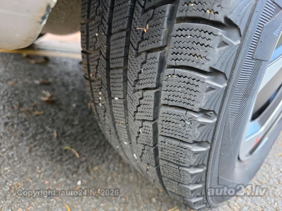 Pelēks Hyundai Trajet 2008 Tallina, ar dzinēja tilpumu 2.00 L un nobraukumu 154 tūkst. km par 2350 €, foto 24 vietnē AUTOMOTO.COM.LV