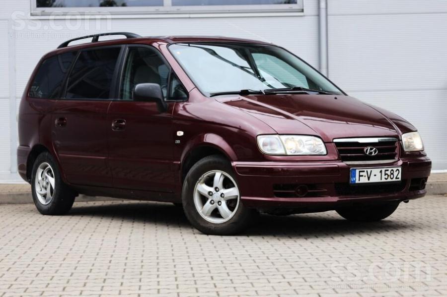 Red Hyundai Trajet 2006 in Riga, with an engine capacity of 2.00 L and mileage of 280 thousand km for 1495 €, photo 3 on AUTOMOTO.COM.LV