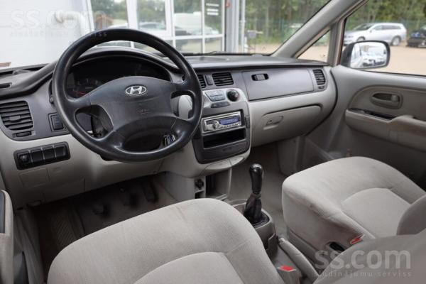 Red Hyundai Trajet 2006 in Riga, with an engine capacity of 2.00 L and mileage of 280 thousand km for 1495 €, photo 6 on AUTOMOTO.COM.LV