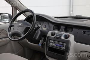 Red Hyundai Trajet 2006 in Riga, with an engine capacity of 2.00 L and mileage of 280 thousand km for 1495 €, photo 10 on AUTOMOTO.COM.LV