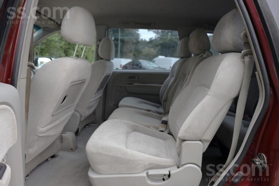 Red Hyundai Trajet 2006 in Riga, with an engine capacity of 2.00 L and mileage of 280 thousand km for 1495 €, photo 12 on AUTOMOTO.COM.LV