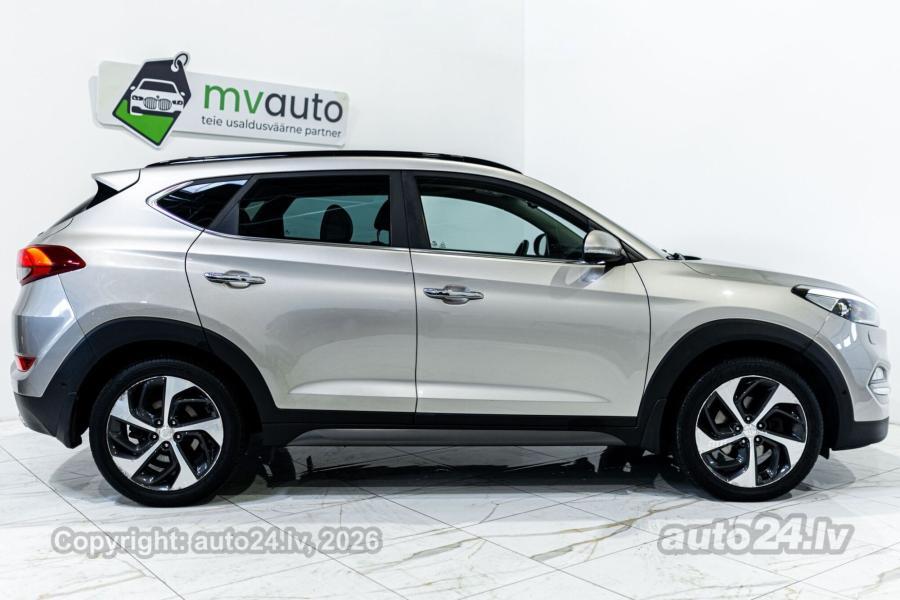 Beige Hyundai Tucson 2016 in Tallinn, with an engine capacity of 1.60 L and mileage of 102 thousand km for 12990 €, photo 11 on AUTOMOTO.COM.LV