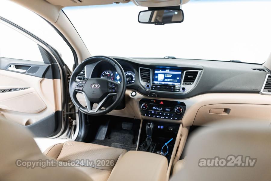 Beige Hyundai Tucson 2016 in Tallinn, with an engine capacity of 1.60 L and mileage of 102 thousand km for 12990 €, photo 16 on AUTOMOTO.COM.LV