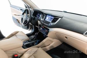 Beige Hyundai Tucson 2016 in Tallinn, with an engine capacity of 1.60 L and mileage of 102 thousand km for 12990 €, photo 17 on AUTOMOTO.COM.LV