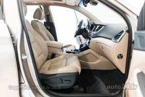 Beige Hyundai Tucson 2016 in Tallinn, with an engine capacity of 1.60 L and mileage of 102 thousand km for 12990 €, photo 18 on AUTOMOTO.COM.LV