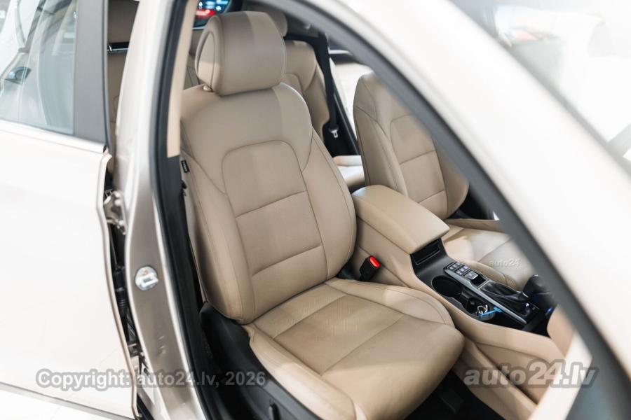 Beige Hyundai Tucson 2016 in Tallinn, with an engine capacity of 1.60 L and mileage of 102 thousand km for 12990 €, photo 19 on AUTOMOTO.COM.LV