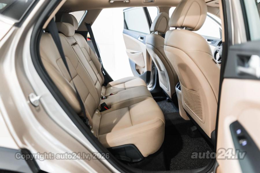 Beige Hyundai Tucson 2016 in Tallinn, with an engine capacity of 1.60 L and mileage of 102 thousand km for 12990 €, photo 20 on AUTOMOTO.COM.LV
